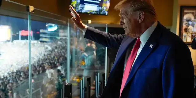Trump Cheers, Swift Boos Highlight Cultural Divide at Super Bowl LIX ...